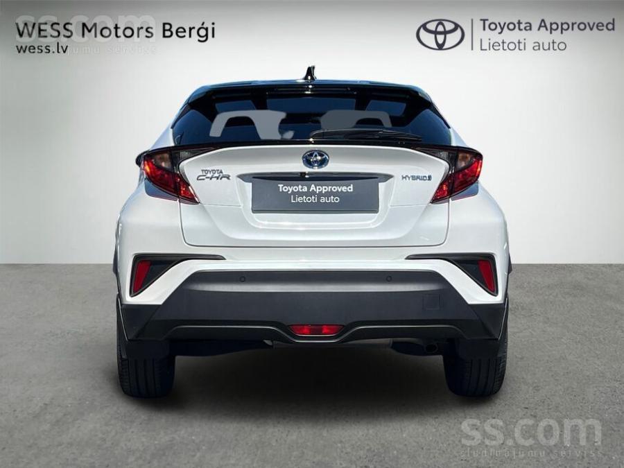 Balts Toyota C-HR 2021 Rīga, ar dzinēja tilpumu 1.80 L un nobraukumu 61 tūkst. km par 21990 €, foto 5 vietnē AUTOMOTO.COM.LV