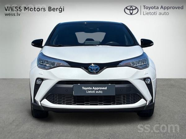 White Toyota C-HR 2021 in Riga, with an engine capacity of 1.80 L and mileage of 61 thousand km for 21990 €, photo 5 on AUTOMOTO.COM.LV