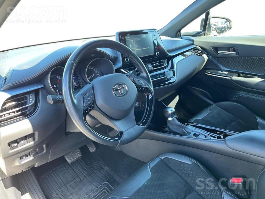 Balts Toyota C-HR 2021 Rīga, ar dzinēja tilpumu 1.80 L un nobraukumu 61 tūkst. km par 21990 €, foto 12 vietnē AUTOMOTO.COM.LV