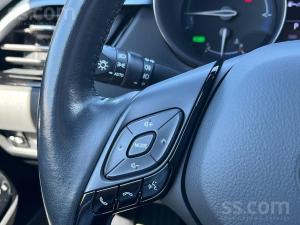 Balts Toyota C-HR 2021 Rīga, ar dzinēja tilpumu 1.80 L un nobraukumu 61 tūkst. km par 21990 €, foto 17 vietnē AUTOMOTO.COM.LV
