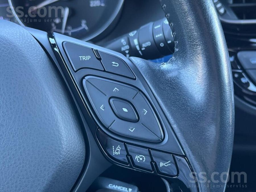 Balts Toyota C-HR 2021 Rīga, ar dzinēja tilpumu 1.80 L un nobraukumu 61 tūkst. km par 21990 €, foto 18 vietnē AUTOMOTO.COM.LV