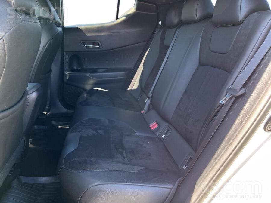 Balts Toyota C-HR 2021 Rīga, ar dzinēja tilpumu 1.80 L un nobraukumu 61 tūkst. km par 21990 €, foto 22 vietnē AUTOMOTO.COM.LV