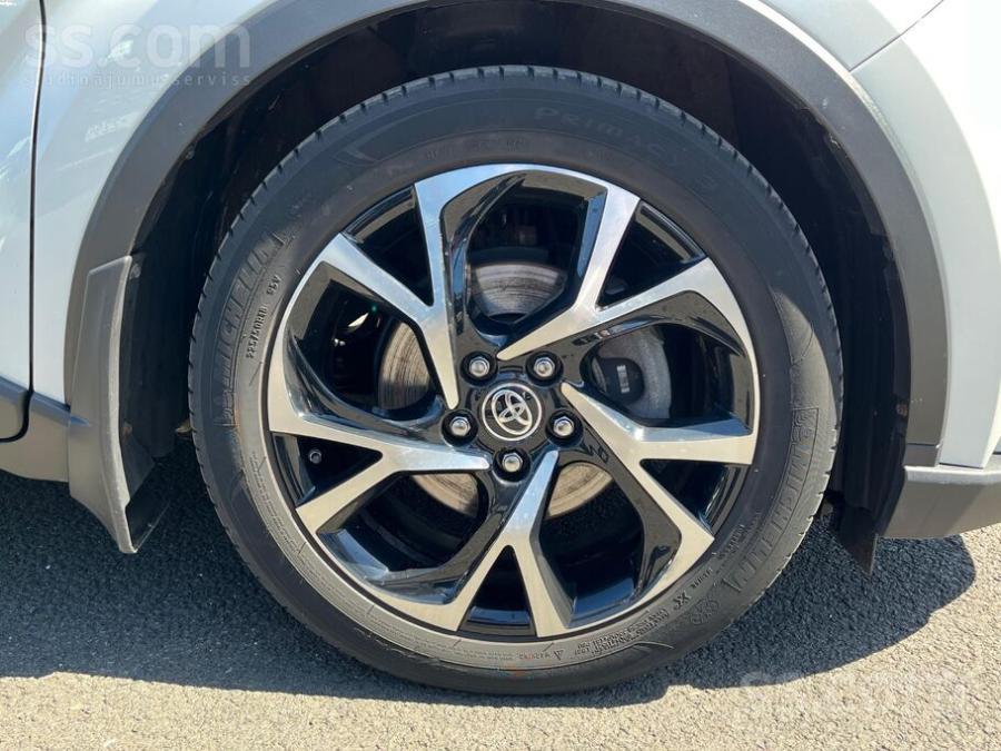 Balts Toyota C-HR 2021 Rīga, ar dzinēja tilpumu 1.80 L un nobraukumu 61 tūkst. km par 21990 €, foto 23 vietnē AUTOMOTO.COM.LV