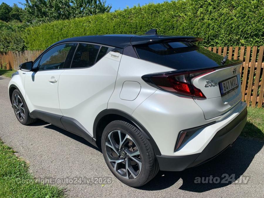 Balts Toyota C-HR 2021 Tallina, ar dzinēja tilpumu 1.80 L un nobraukumu 35 tūkst. km par 22477 €, foto 3 vietnē AUTOMOTO.COM.LV