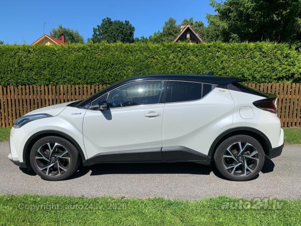 White Toyota C-HR 2021 in Tallinn, with an engine capacity of 1.80 L and mileage of 35 thousand km for 22477 €, photo 3 on AUTOMOTO.COM.LV