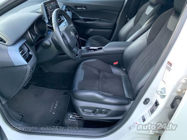 White Toyota C-HR 2021 in Tallinn, with an engine capacity of 1.80 L and mileage of 35 thousand km for 22477 €, photo 4 on AUTOMOTO.COM.LV