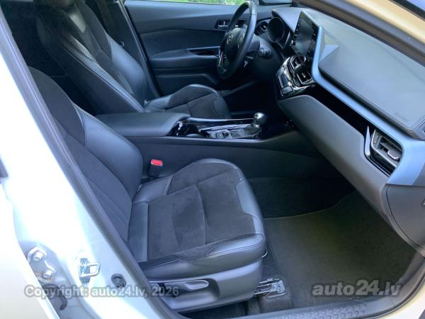 White Toyota C-HR 2021 in Tallinn, with an engine capacity of 1.80 L and mileage of 35 thousand km for 22477 €, photo 6 on AUTOMOTO.COM.LV