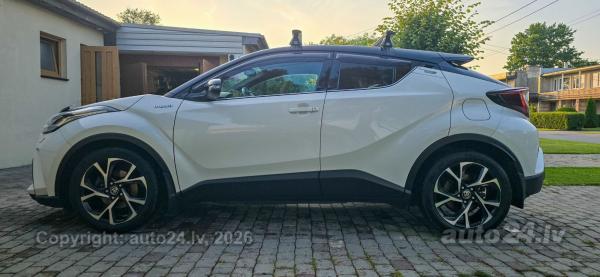 Balts Toyota C-HR 2021 Tallina, ar dzinēja tilpumu 1.80 L un nobraukumu 110 tūkst. km par 19000 €, foto 3 vietnē AUTOMOTO.COM.LV