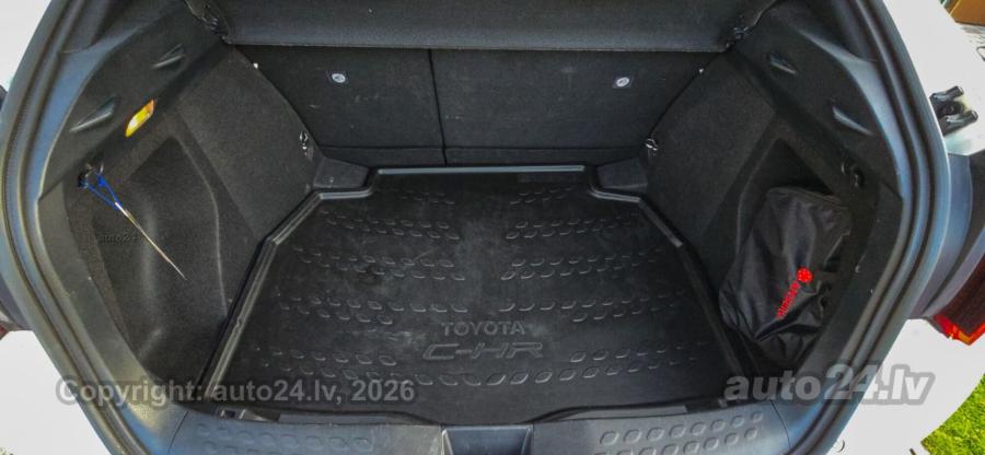Balts Toyota C-HR 2021 Tallina, ar dzinēja tilpumu 1.80 L un nobraukumu 110 tūkst. km par 19000 €, foto 9 vietnē AUTOMOTO.COM.LV