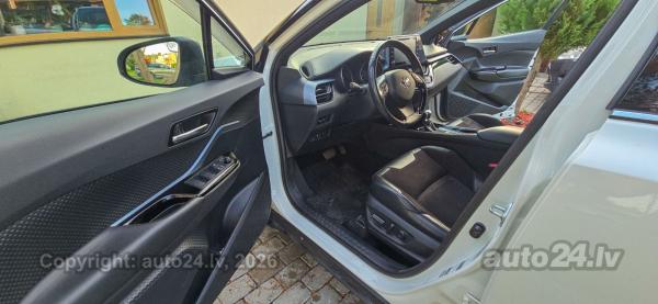 Белый Тойота C-HR 2021 в Таллин, объемом двигателя 1.80 л и пробегом 110 тыс. км за 19000 €, фото 9 на AUTOMOTO.COM.LV