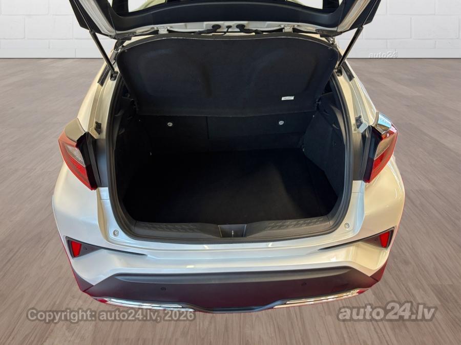 Белый Тойота C-HR 2021 в Тарту, объемом двигателя 2.00 л и пробегом 135 тыс. км за 20290 €, фото 11 на AUTOMOTO.COM.LV