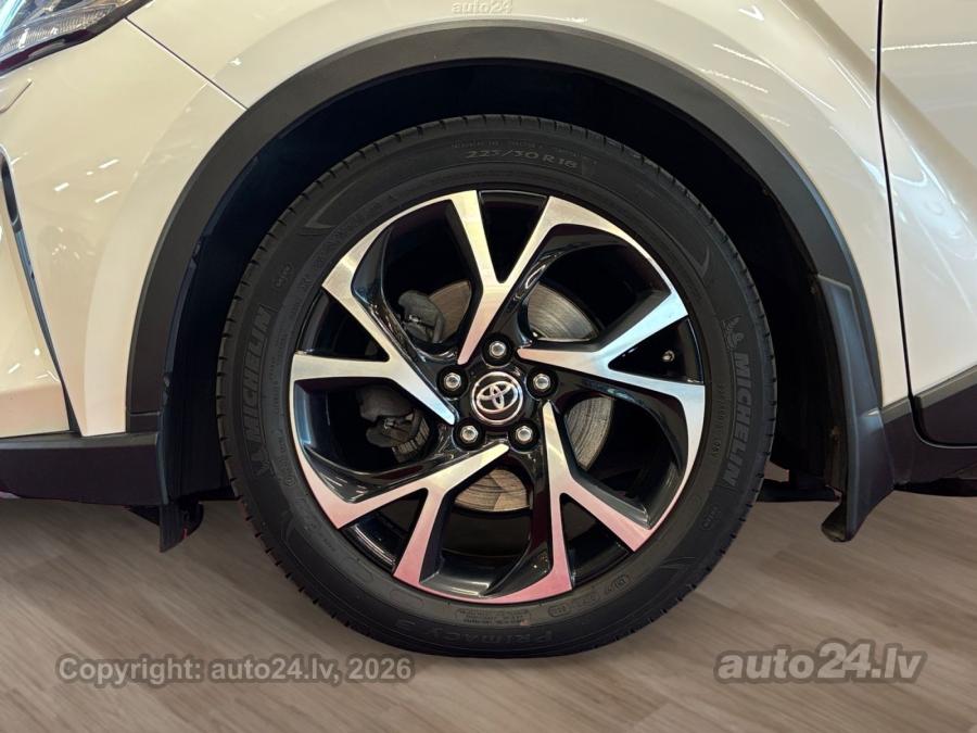 Белый Тойота C-HR 2021 в Тарту, объемом двигателя 2.00 л и пробегом 135 тыс. км за 20290 €, фото 16 на AUTOMOTO.COM.LV