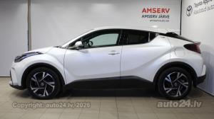 Белый Тойота C-HR 2022 в Таллин, объемом двигателя 1.80 л и пробегом 60 тыс. км за 23690 €, фото 3 на AUTOMOTO.COM.LV