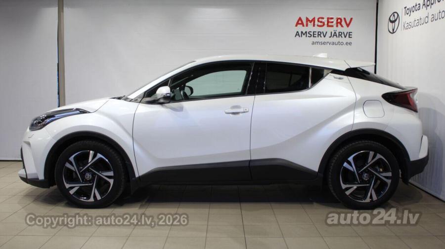 Белый Тойота C-HR 2022 в Таллин, объемом двигателя 1.80 л и пробегом 60 тыс. км за 23690 €, фото 3 на AUTOMOTO.COM.LV