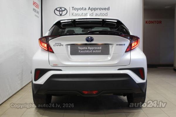White Toyota C-HR 2022 in Tallinn, with an engine capacity of 1.80 L and mileage of 60 thousand km for 23690 €, photo 4 on AUTOMOTO.COM.LV