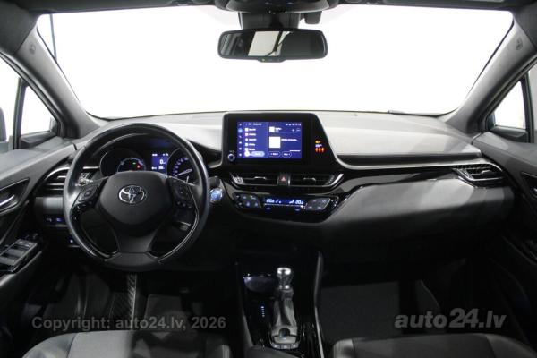 White Toyota C-HR 2022 in Tallinn, with an engine capacity of 1.80 L and mileage of 60 thousand km for 23690 €, photo 8 on AUTOMOTO.COM.LV
