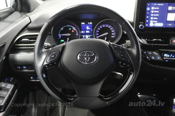 Белый Тойота C-HR 2022 в Таллин, объемом двигателя 1.80 л и пробегом 60 тыс. км за 23690 €, фото 11 на AUTOMOTO.COM.LV