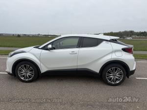 Balts Toyota C-HR 2022 Tallina, ar dzinēja tilpumu 1.80 L un nobraukumu 65 tūkst. km par 21500 €, foto  vietnē AUTOMOTO.COM.LV