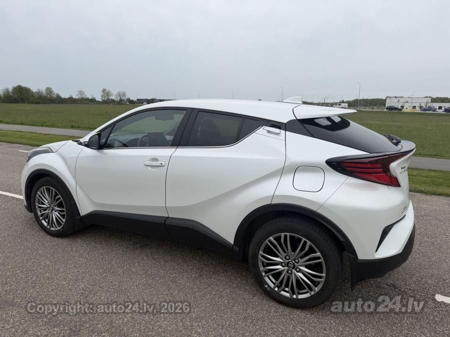 Balts Toyota C-HR 2022 Tallina, ar dzinēja tilpumu 1.80 L un nobraukumu 65 tūkst. km par 21500 €, foto 3 vietnē AUTOMOTO.COM.LV