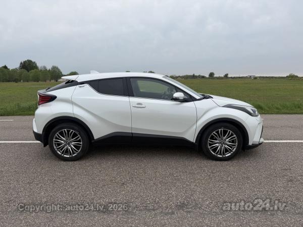 Balts Toyota C-HR 2022 Tallina, ar dzinēja tilpumu 1.80 L un nobraukumu 65 tūkst. km par 21500 €, foto 4 vietnē AUTOMOTO.COM.LV