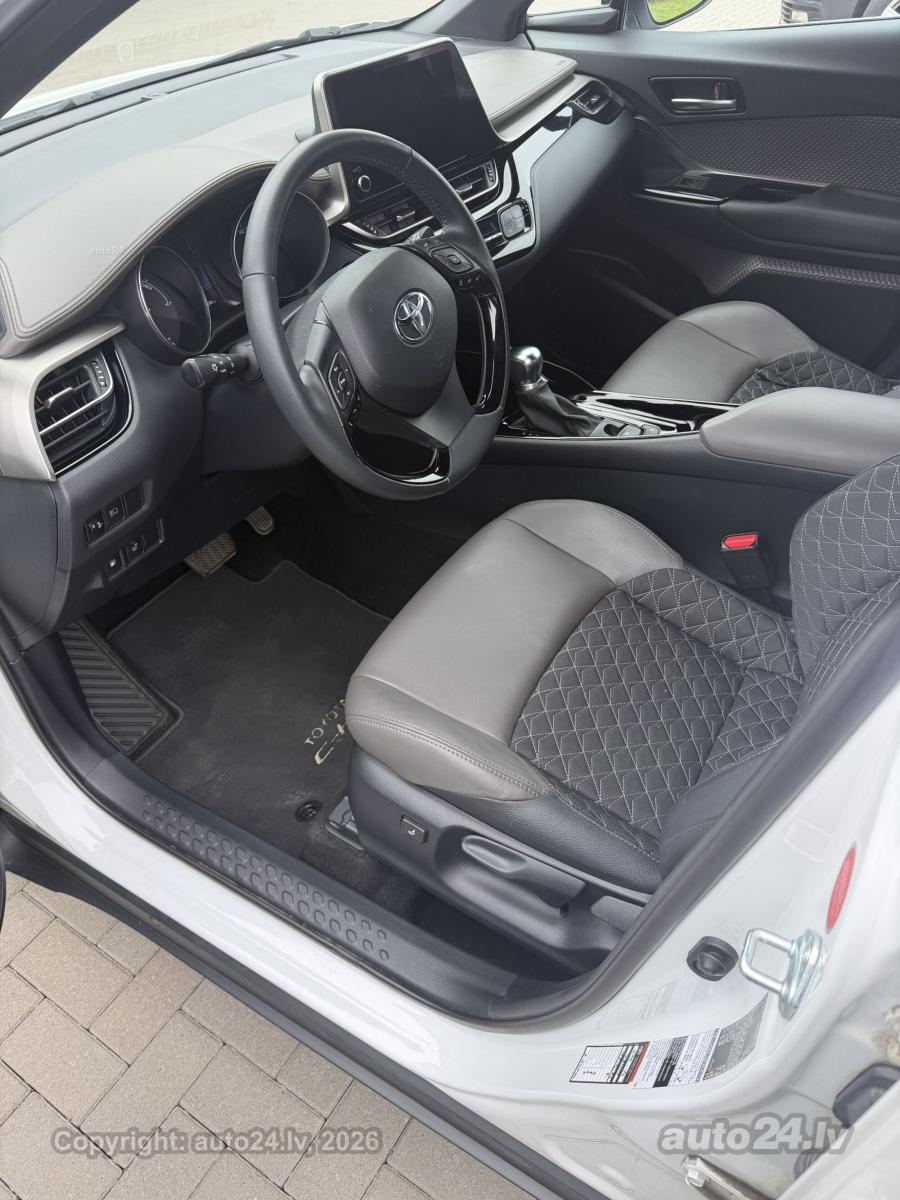 Balts Toyota C-HR 2022 Tallina, ar dzinēja tilpumu 1.80 L un nobraukumu 65 tūkst. km par 21500 €, foto 9 vietnē AUTOMOTO.COM.LV