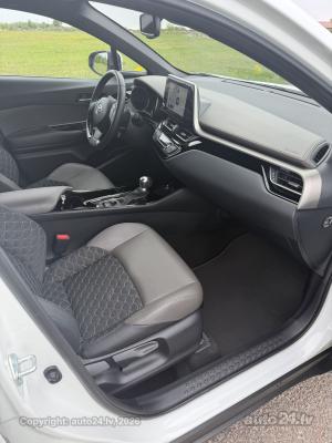 Balts Toyota C-HR 2022 Tallina, ar dzinēja tilpumu 1.80 L un nobraukumu 65 tūkst. km par 21500 €, foto 10 vietnē AUTOMOTO.COM.LV