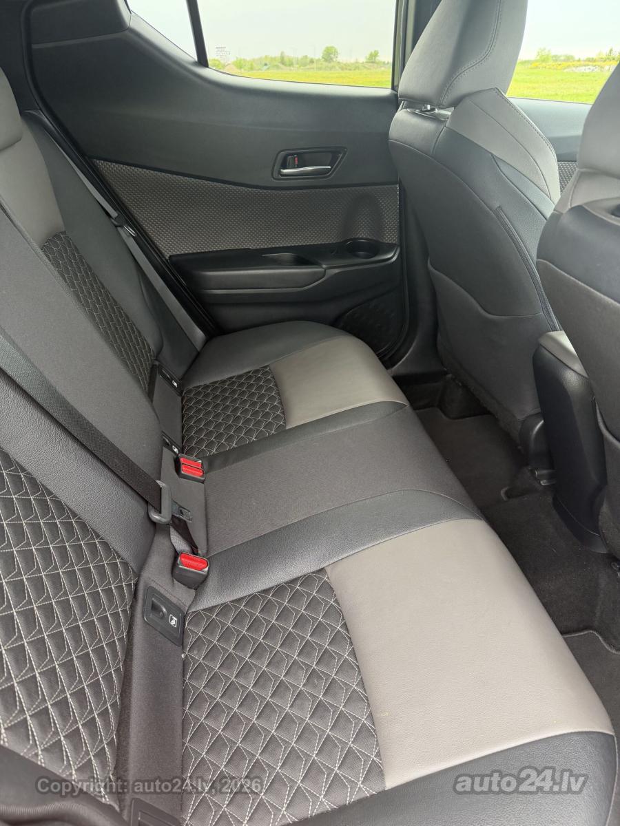 Balts Toyota C-HR 2022 Tallina, ar dzinēja tilpumu 1.80 L un nobraukumu 65 tūkst. km par 21500 €, foto 12 vietnē AUTOMOTO.COM.LV