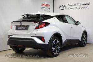 Белый Тойота C-HR 2022 в Таллин, объемом двигателя 1.80 л и пробегом 59 тыс. км за 23490 €, фото 3 на AUTOMOTO.COM.LV