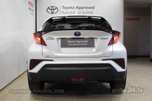 Белый Тойота C-HR 2022 в Таллин, объемом двигателя 1.80 л и пробегом 59 тыс. км за 23490 €, фото 5 на AUTOMOTO.COM.LV
