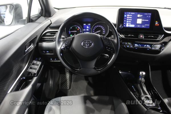 Белый Тойота C-HR 2022 в Таллин, объемом двигателя 1.80 л и пробегом 59 тыс. км за 23490 €, фото 9 на AUTOMOTO.COM.LV