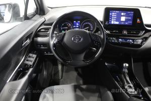 Белый Тойота C-HR 2022 в Таллин, объемом двигателя 1.80 л и пробегом 59 тыс. км за 23490 €, фото 10 на AUTOMOTO.COM.LV