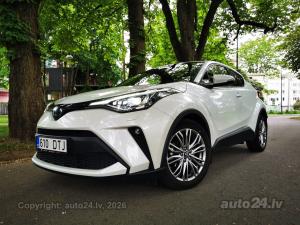 Белый Тойота C-HR 2022 в Таллин, объемом двигателя 1.80 л и пробегом 61 тыс. км за 23995 €, фото 3 на AUTOMOTO.COM.LV