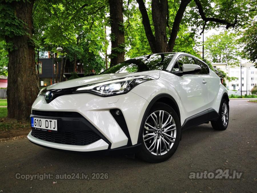 Белый Тойота C-HR 2022 в Таллин, объемом двигателя 1.80 л и пробегом 61 тыс. км за 23995 €, фото 3 на AUTOMOTO.COM.LV