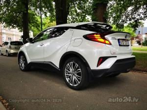 Белый Тойота C-HR 2022 в Таллин, объемом двигателя 1.80 л и пробегом 61 тыс. км за 23995 €, фото 4 на AUTOMOTO.COM.LV