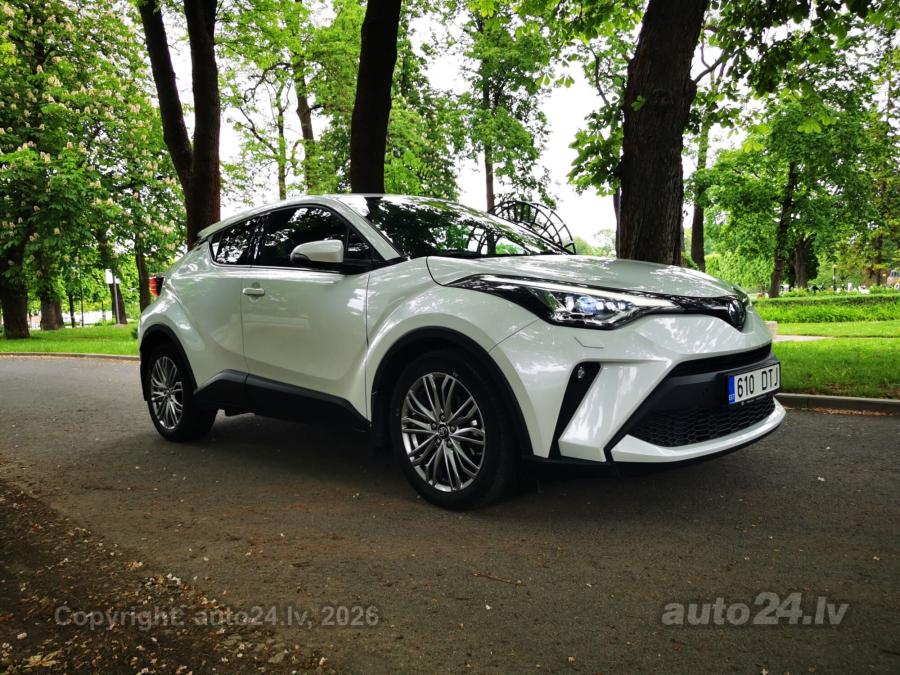 Белый Тойота C-HR 2022 в Таллин, объемом двигателя 1.80 л и пробегом 61 тыс. км за 23995 €, фото 6 на AUTOMOTO.COM.LV