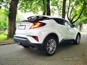 Белый Тойота C-HR 2022 в Таллин, объемом двигателя 1.80 л и пробегом 61 тыс. км за 23995 €, фото 7 на AUTOMOTO.COM.LV