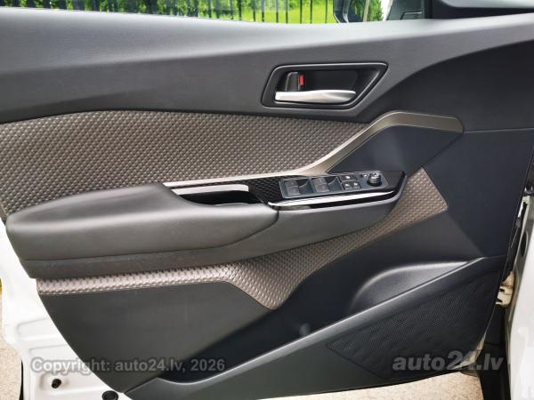 Белый Тойота C-HR 2022 в Таллин, объемом двигателя 1.80 л и пробегом 61 тыс. км за 23995 €, фото 9 на AUTOMOTO.COM.LV