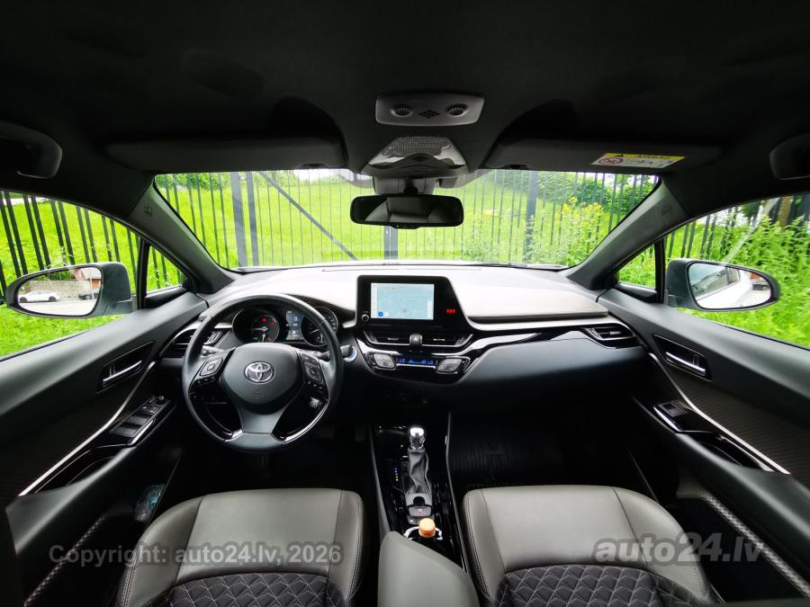 Белый Тойота C-HR 2022 в Таллин, объемом двигателя 1.80 л и пробегом 61 тыс. км за 23995 €, фото 11 на AUTOMOTO.COM.LV