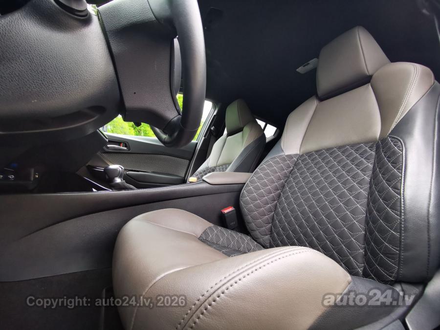 Белый Тойота C-HR 2022 в Таллин, объемом двигателя 1.80 л и пробегом 61 тыс. км за 23995 €, фото 12 на AUTOMOTO.COM.LV