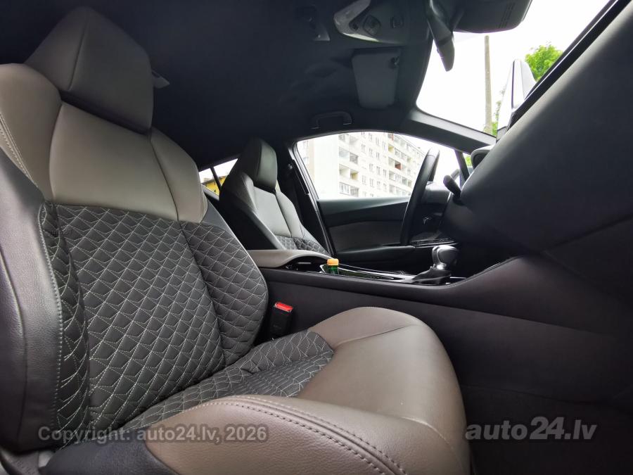 Белый Тойота C-HR 2022 в Таллин, объемом двигателя 1.80 л и пробегом 61 тыс. км за 23995 €, фото 15 на AUTOMOTO.COM.LV