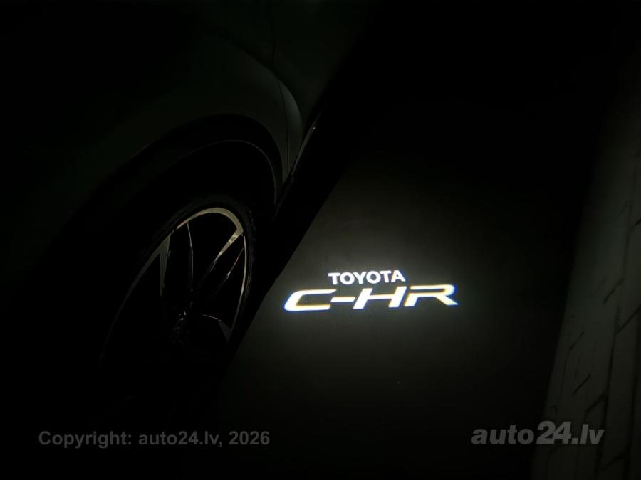 Белый Тойота C-HR 2022 в Таллин, объемом двигателя 1.80 л и пробегом 61 тыс. км за 23995 €, фото 25 на AUTOMOTO.COM.LV