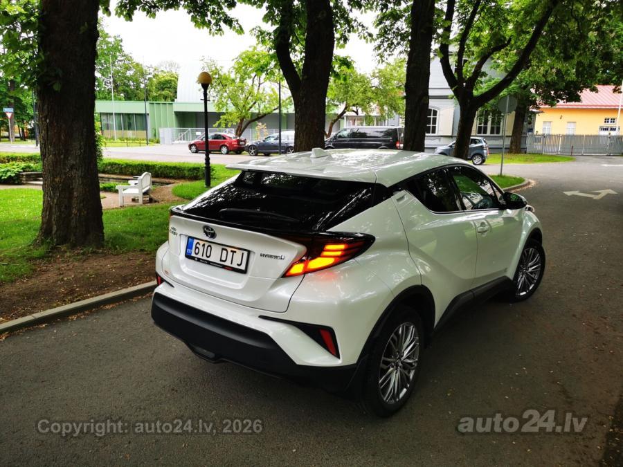 Белый Тойота C-HR 2022 в Таллин, объемом двигателя 1.80 л и пробегом 61 тыс. км за 23995 €, фото 28 на AUTOMOTO.COM.LV