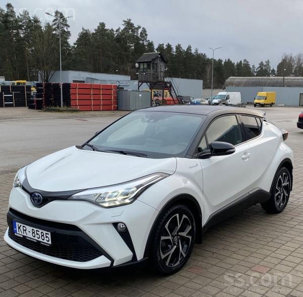 Белый Тойота C-HR 2022 в Валмиера, объемом двигателя 1.80 л и пробегом 47 тыс. км за 23500 €, фото 1 на AUTOMOTO.COM.LV