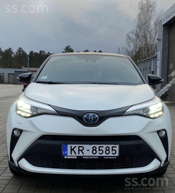 Белый Тойота C-HR 2022 в Валмиера, объемом двигателя 1.80 л и пробегом 47 тыс. км за 23500 €, фото 2 на AUTOMOTO.COM.LV