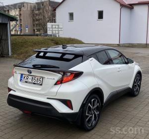 Balts Toyota C-HR 2022 Valmiera, ar dzinēja tilpumu 1.80 L un nobraukumu 47 tūkst. km par 23500 €, foto 4 vietnē AUTOMOTO.COM.LV
