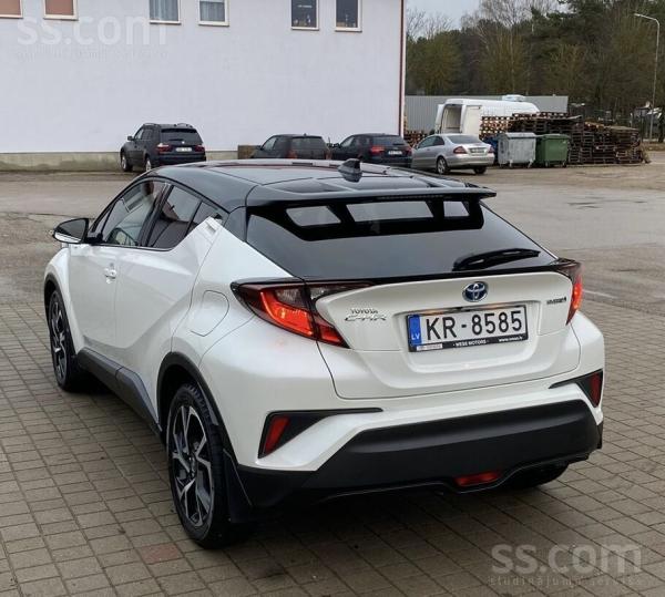 Белый Тойота C-HR 2022 в Валмиера, объемом двигателя 1.80 л и пробегом 47 тыс. км за 23500 €, фото 5 на AUTOMOTO.COM.LV