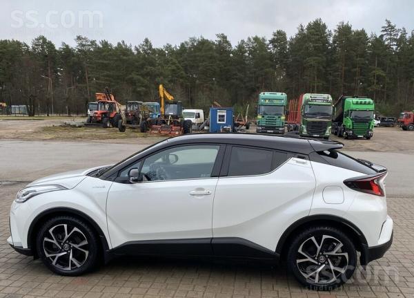 Белый Тойота C-HR 2022 в Валмиера, объемом двигателя 1.80 л и пробегом 47 тыс. км за 23500 €, фото 6 на AUTOMOTO.COM.LV
