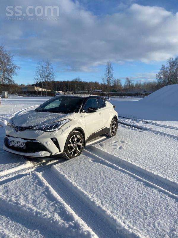 Белый Тойота C-HR 2022 в Валмиера, объемом двигателя 1.80 л и пробегом 47 тыс. км за 23500 €, фото 7 на AUTOMOTO.COM.LV