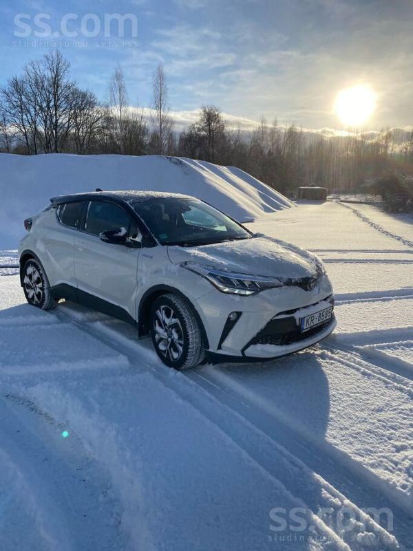 Белый Тойота C-HR 2022 в Валмиера, объемом двигателя 1.80 л и пробегом 47 тыс. км за 23500 €, фото 8 на AUTOMOTO.COM.LV
