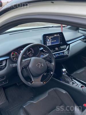 Balts Toyota C-HR 2022 Valmiera, ar dzinēja tilpumu 1.80 L un nobraukumu 47 tūkst. km par 23500 €, foto 11 vietnē AUTOMOTO.COM.LV